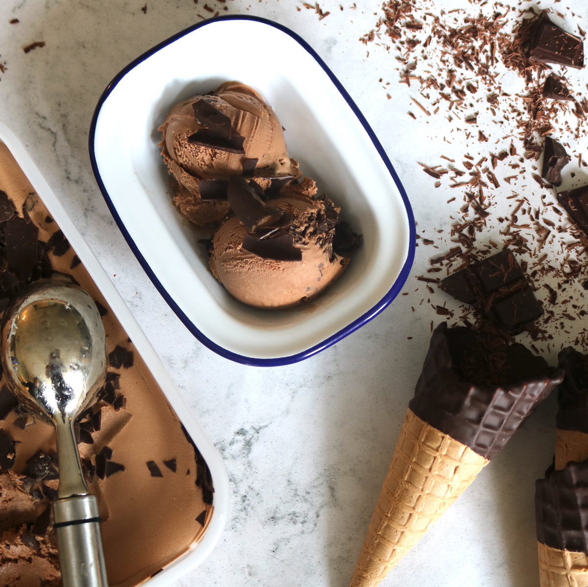 Chocolate Chocolate Flake – 2 Litre Tub – Salcombe Dairy